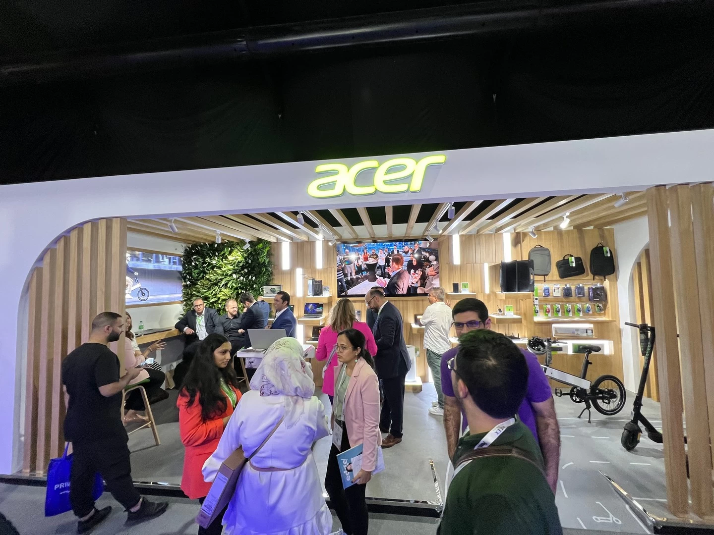 دراجة ذكاء اصطناعي ومنقيات هواء: أبرز ما قدمته Acer في GITEX 2023 - Arabhardware